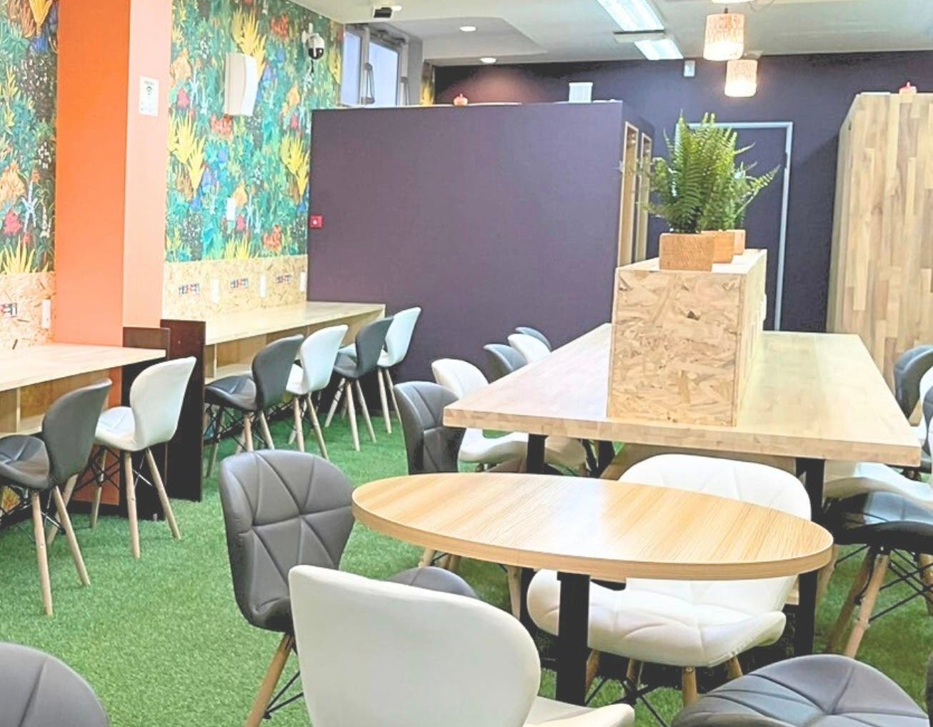 盛岡大通アーケード内1名個室/集中勉強・リモートワーク・会議に最適/飲食持込可※ドリンク1杯購入制/Wi-Fi・電源完備の写真3