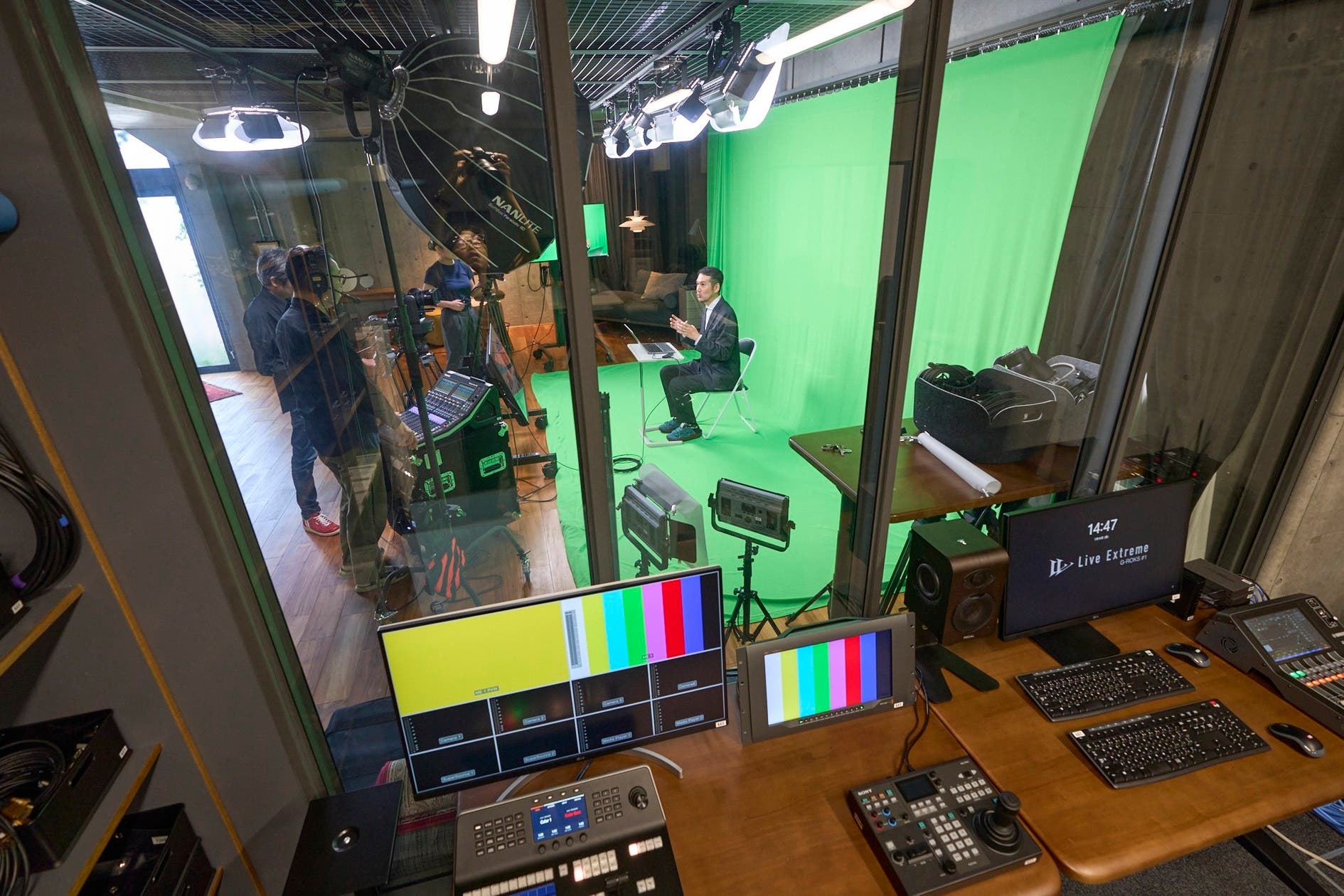 【NEW OPEN】最新鋭プロユースのスタジオ / ライブ配信・ウェビナー・番組収録・YouTube撮影・動画撮影・手ぶらOK！の写真11