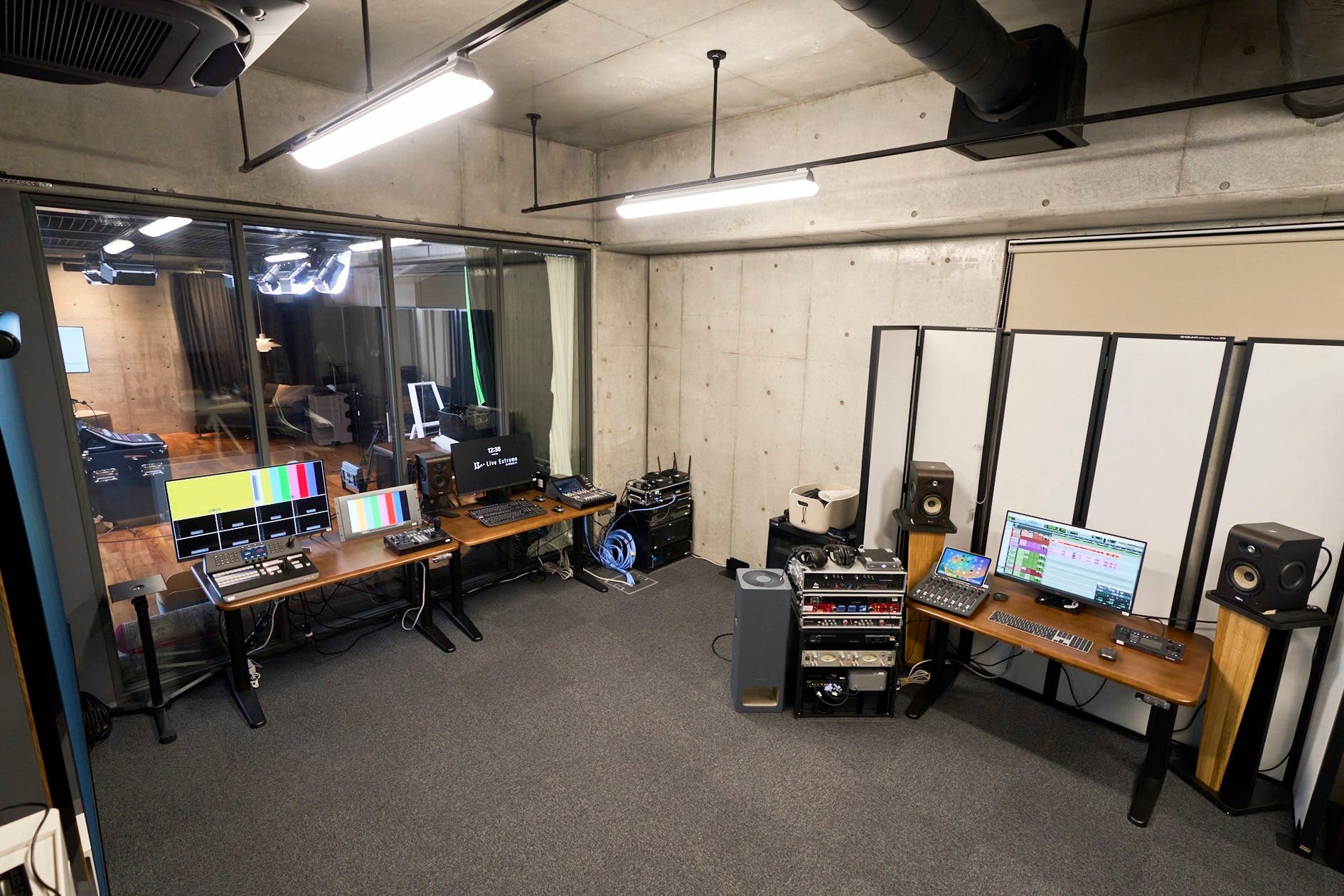 【NEW OPEN】最新鋭プロユースのスタジオ / ライブ配信・ウェビナー・番組収録・YouTube撮影・動画撮影・手ぶらOK！の写真12