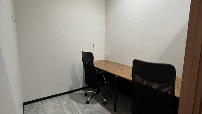 【Booth13】2名個室(天井空きあり)▼通話/動画イヤホン必須の写真1