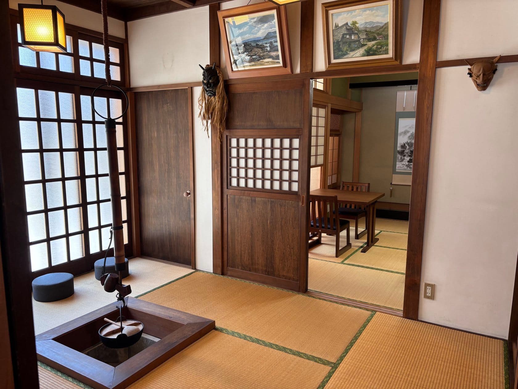 渋谷駅から各駅停車で4分の「池ノ上駅」。ここから徒歩2分の古民家調日本家屋。の写真1