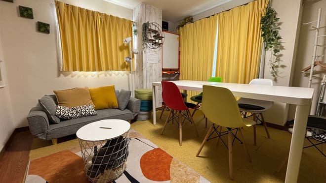 動画配信見放題❣リピート割あり❣駅近徒歩4分♪朝活歓迎📚超大型❣65型TV📺で動画鑑賞🎥プレゼンやセミナー📖の写真1