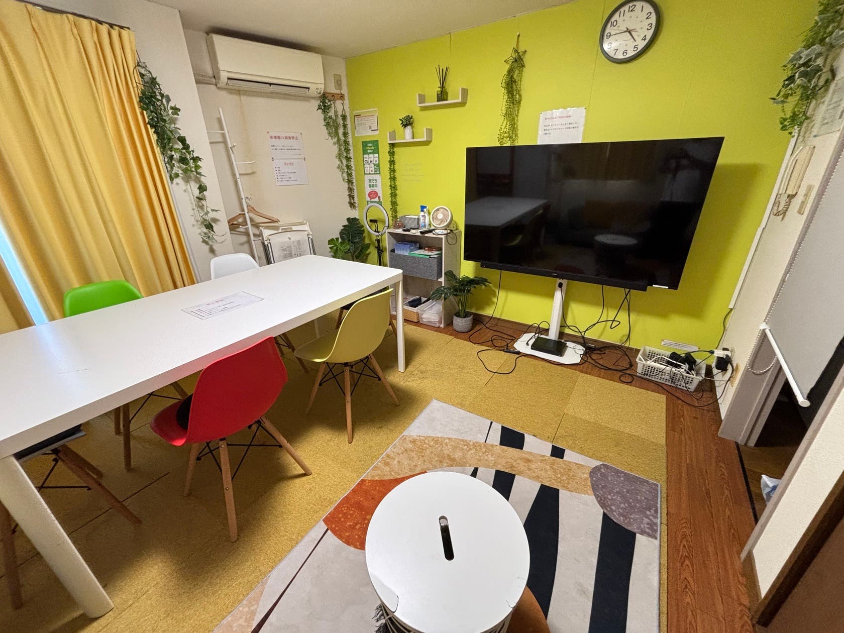 動画配信見放題❣リピート割あり❣駅近徒歩4分♪朝活歓迎📚超大型❣65型TV📺で動画鑑賞🎥プレゼンやセミナー📖の写真2