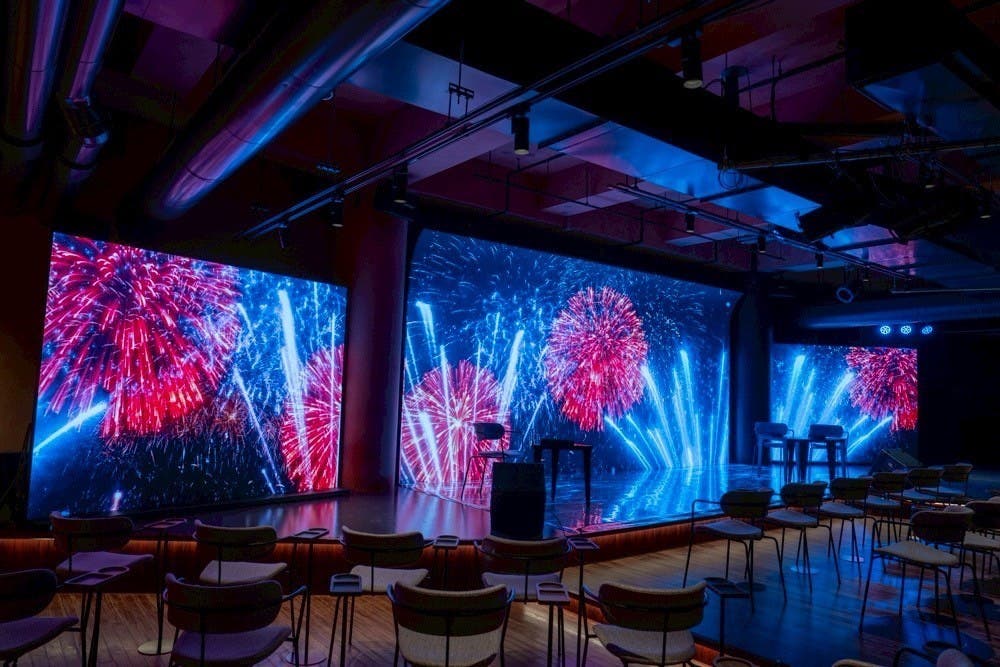 【LEDビジョン×イベントダイニング】300インチの大型LEDで新しいエンタメ空間を演出の写真4