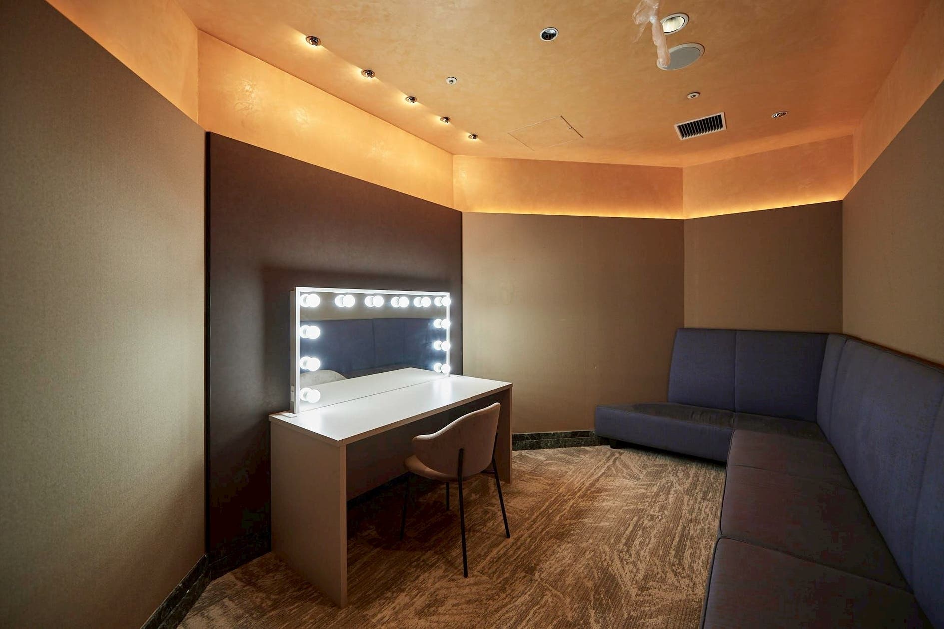 【LEDビジョン×イベントダイニング】300インチの大型LEDで新しいエンタメ空間を演出の写真7