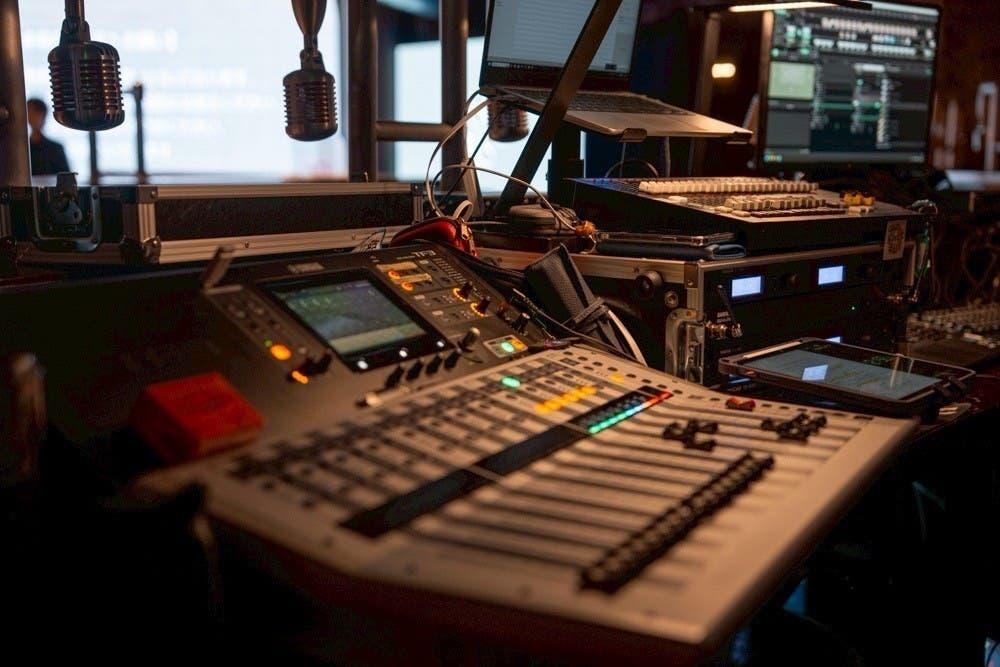 【LEDビジョン×イベントダイニング】300インチの大型LEDで新しいエンタメ空間を演出の写真8