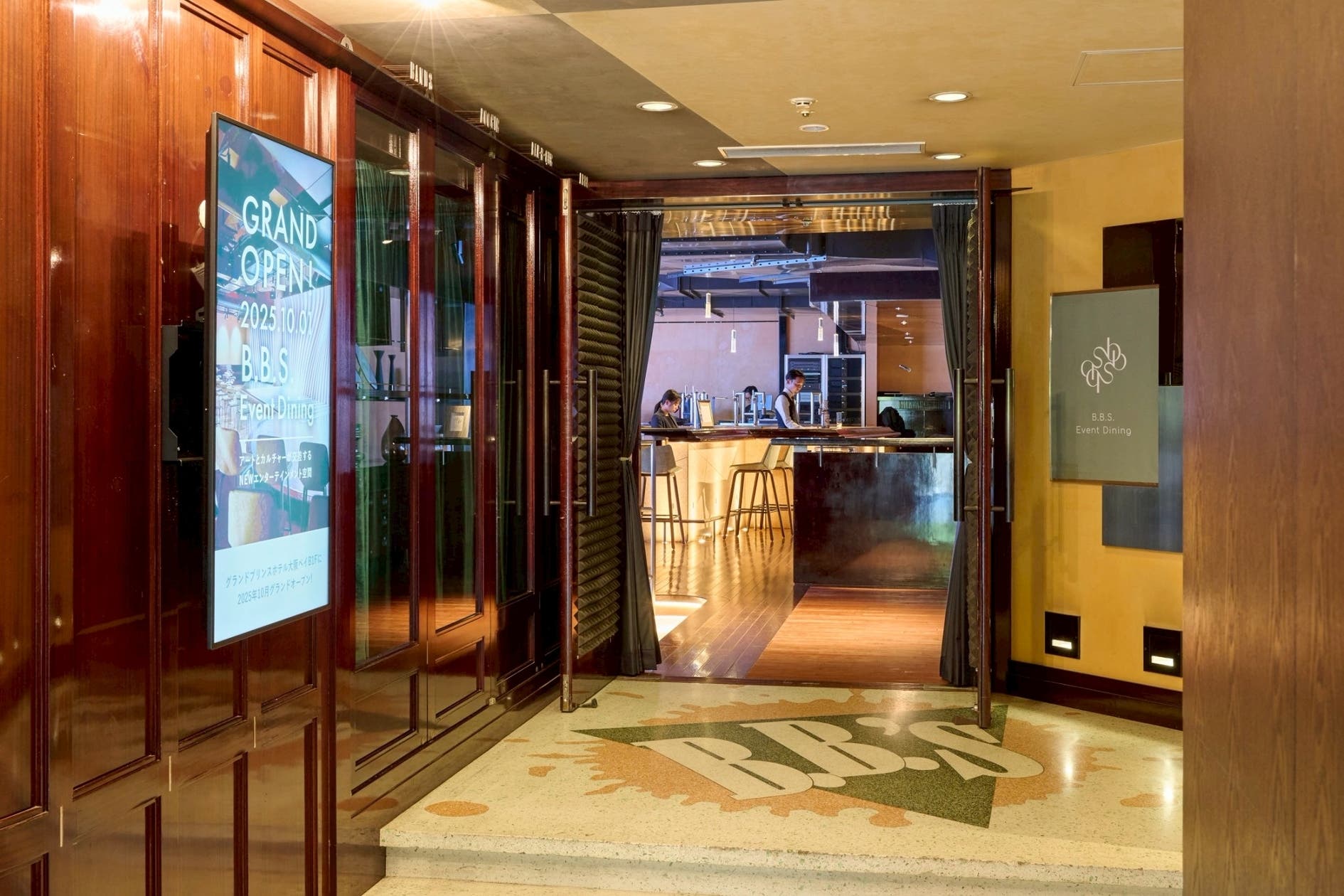 【LEDビジョン×イベントダイニング】300インチの大型LEDで新しいエンタメ空間を演出の写真9