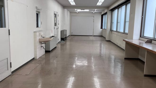 図書室|飯田橋駅徒歩2分学校跡地のレンタルスペース/撮影、事務作業、デスクワーク、ワークショップ、個人教室、作業スペースなどの写真1