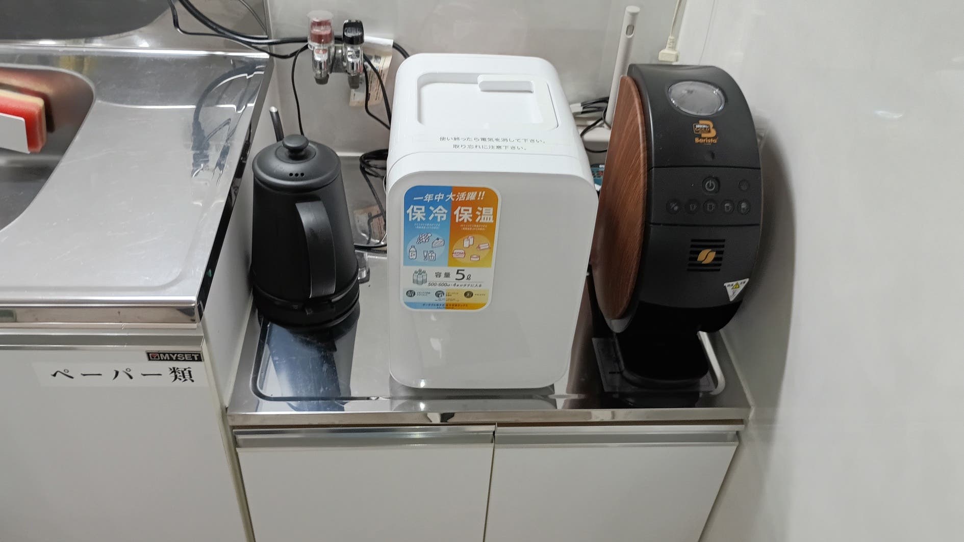 御茶ノ水駅🚶4分🚃末広町駅🚶6分🚃カフェ風会議室 ☕高速光回線⚡最大12名👌大型モニター＆ホワイトボードなど充実設備の写真9