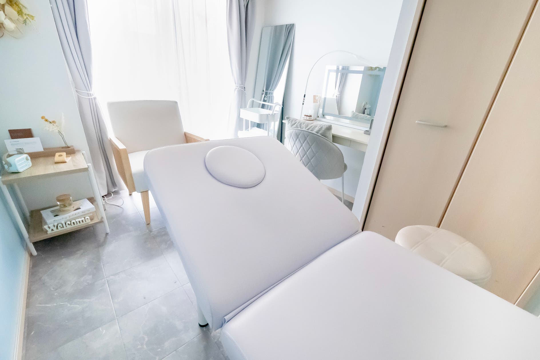 【中目黒徒歩2分】完全個室レンタルサロン✨エステ・整体・ネイル｜EV付き建物｜ドリンク無料｜調光ライトの写真3