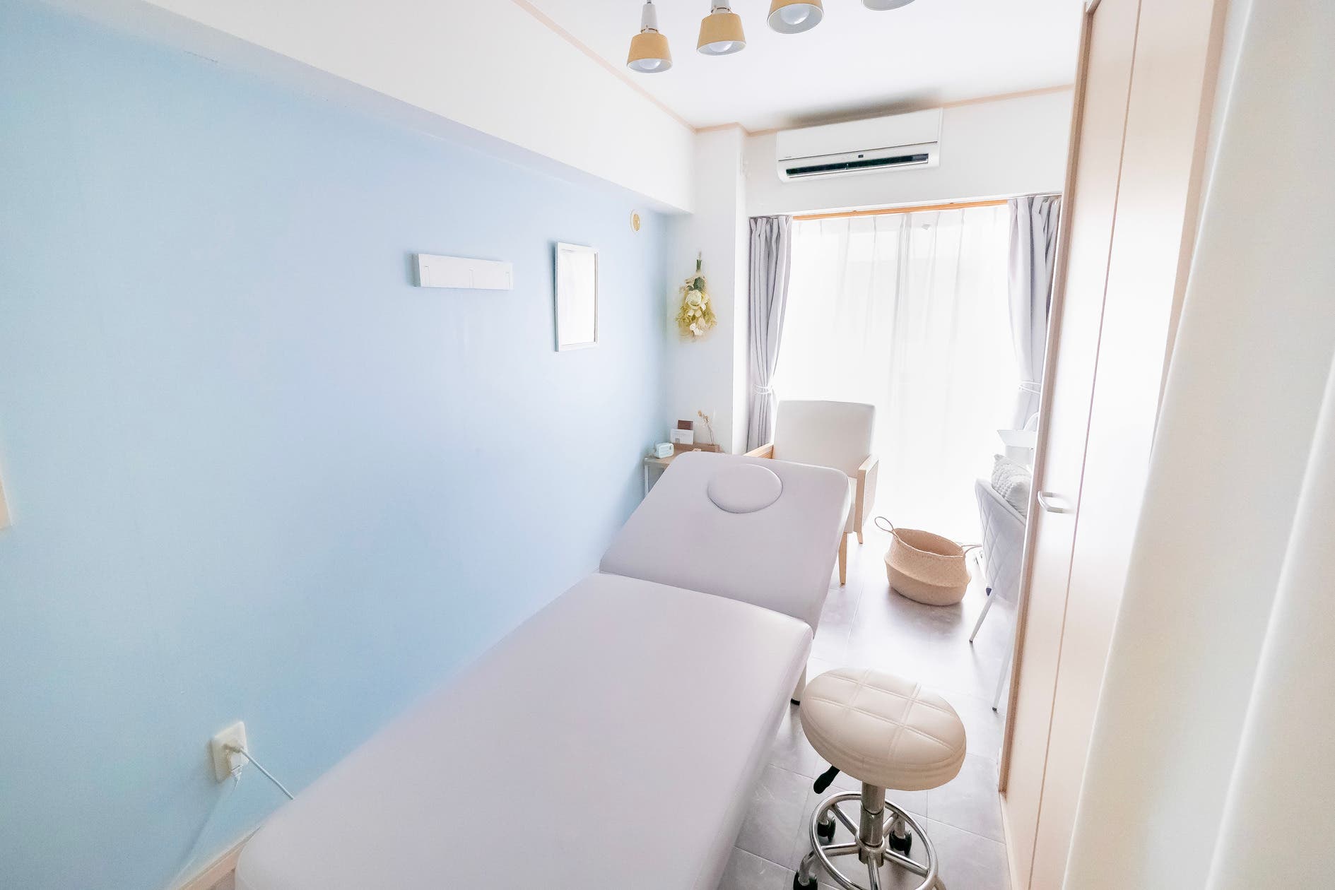 【中目黒徒歩2分】完全個室レンタルサロン✨エステ・整体・ネイル｜EV付き建物｜ドリンク無料｜調光ライトの写真2