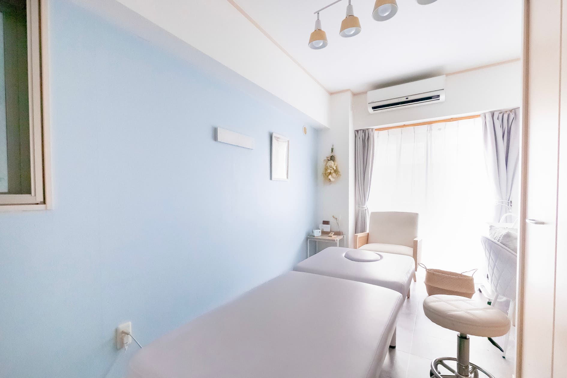 【中目黒徒歩2分】完全個室レンタルサロン✨エステ・整体・ネイル｜EV付き建物｜ドリンク無料｜調光ライトの写真1