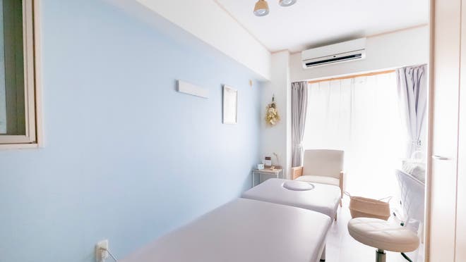 【中目黒徒歩2分】完全個室レンタルサロン✨エステ・整体・ネイル|EV付き建物|ドリンク無料|調光ライトの写真1