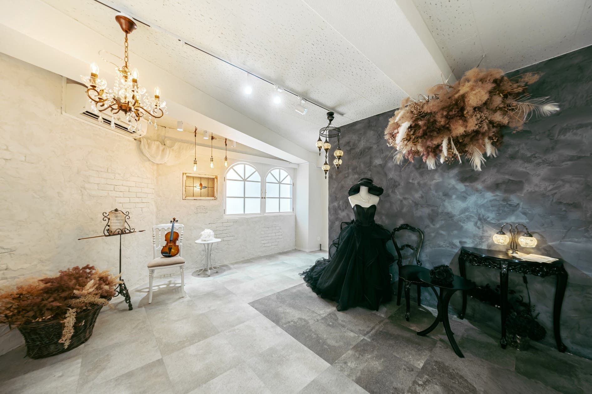 【花と光のハーモニー】自然光｜花天蓋ベッド｜大型ドライフラワー｜漆喰壁・レンガ壁｜ドレス着放題！｜撮影機材無料!の写真4