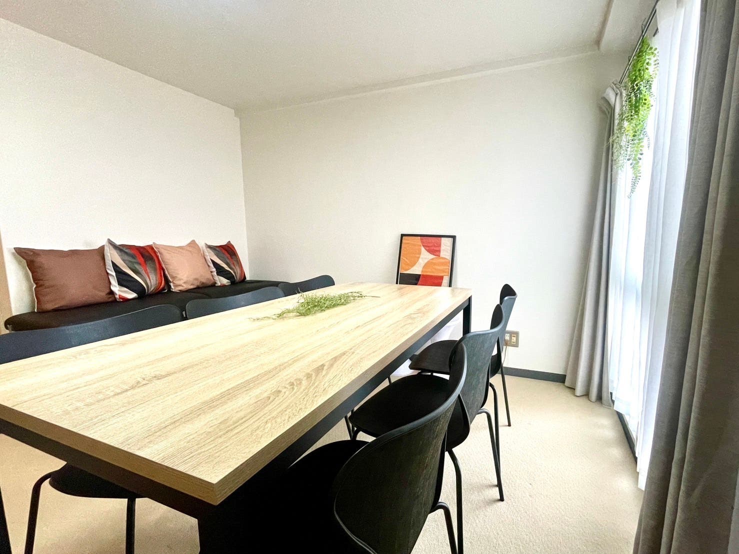 大丸錦出口正面！完全個室のワークスペース/大型モニター/Web会議/ミーティング/作業スペース/レンタルサロンの写真1