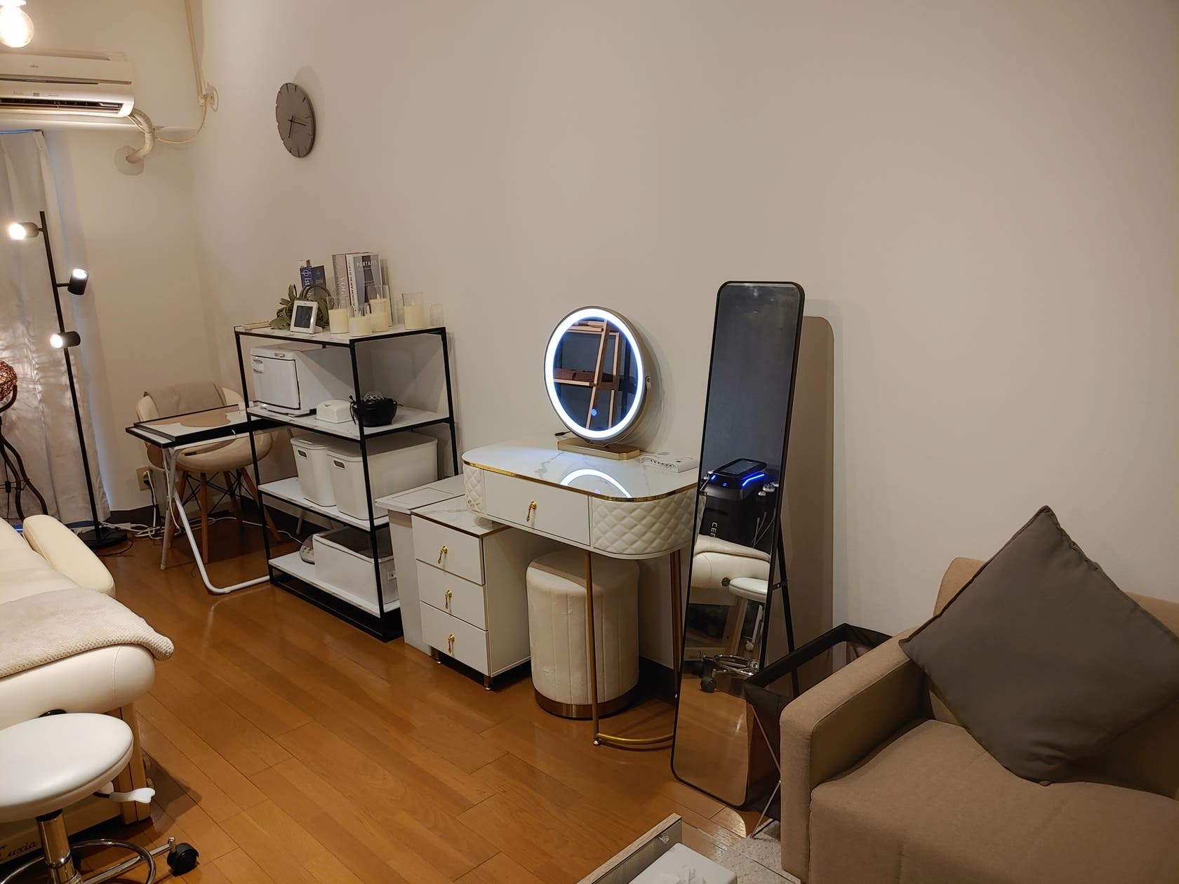 🖼リニューアルオープン！お値打ち価格！🌺栄駅すぐ！プライベートサロン🤎美容機器完備🤎WiFi📡の写真9