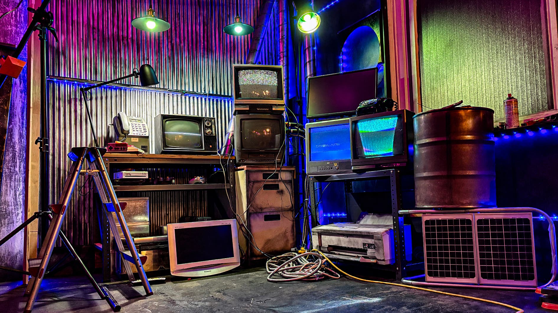 【ストロボ無料レンタル】アメリカンガレージ/廃墟/工場/サイバーパンク/スモークマシン/レトロの写真1