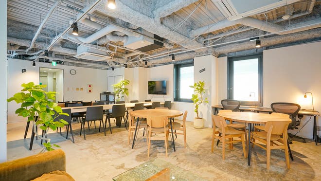 肥後橋駅徒歩1分。中之島フェスティバルタワー隣接の好立地。質の高いデザイナーズ家具が揃った天井高3m以上のワークスペース。の写真1