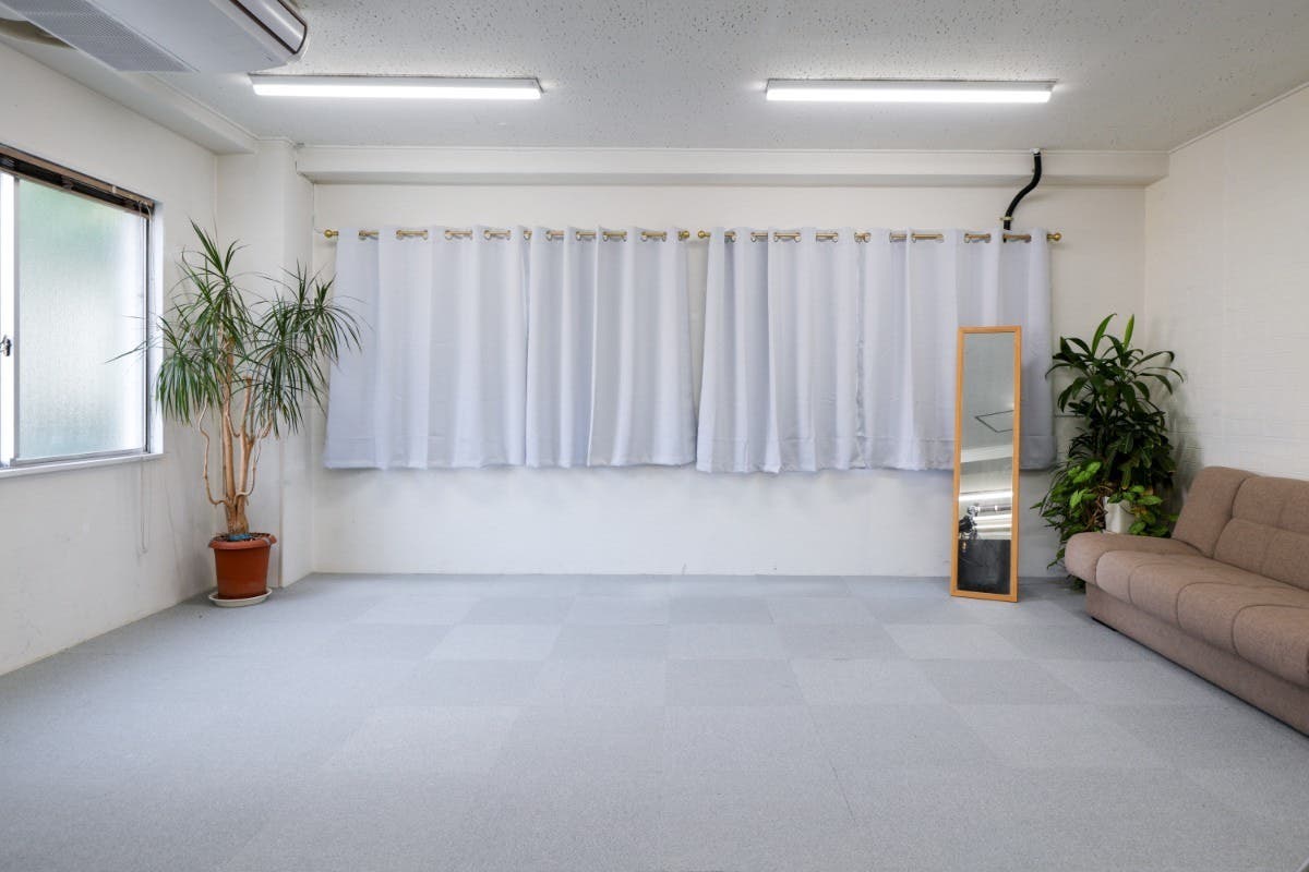 高田馬場駅から徒歩10分 〜 商品撮影・プロフィール撮影・小型犬撮影に特化した10坪のスタジオです。の写真1