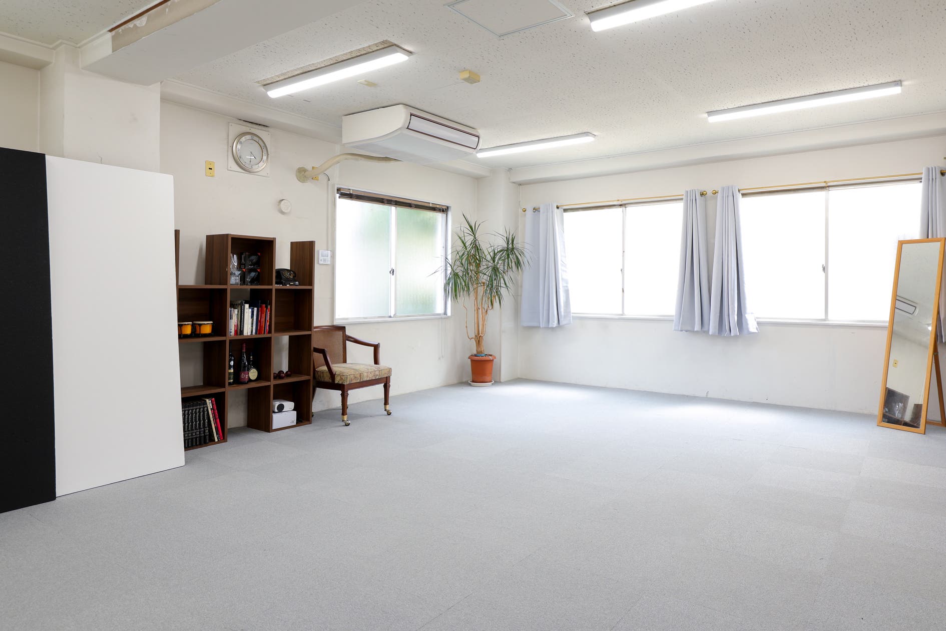 高田馬場駅から徒歩10分 〜 商品撮影・プロフィール撮影・小型犬撮影に特化した10坪のスタジオです。の写真4