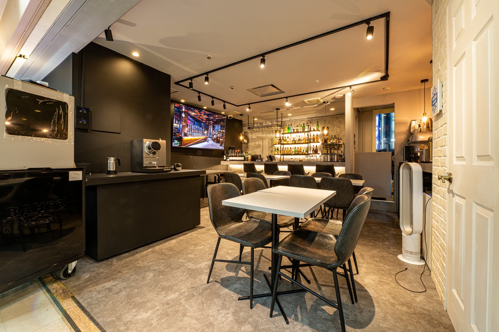 【クリスマス・忘年新年会も!!】新橋徒歩30秒 平日日中¥3,500〜 ゴミ処分無料 最新業務用食洗機1月迄無料/プロ仕様の厨房の写真3