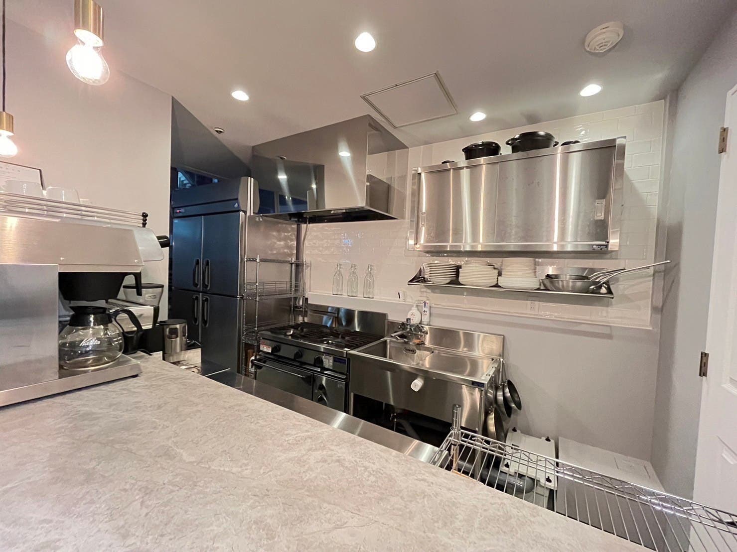 【クリスマス・忘年新年会も!!】新橋徒歩30秒 平日日中¥3,500〜 ゴミ処分無料 最新業務用食洗機1月迄無料/プロ仕様の厨房の写真2