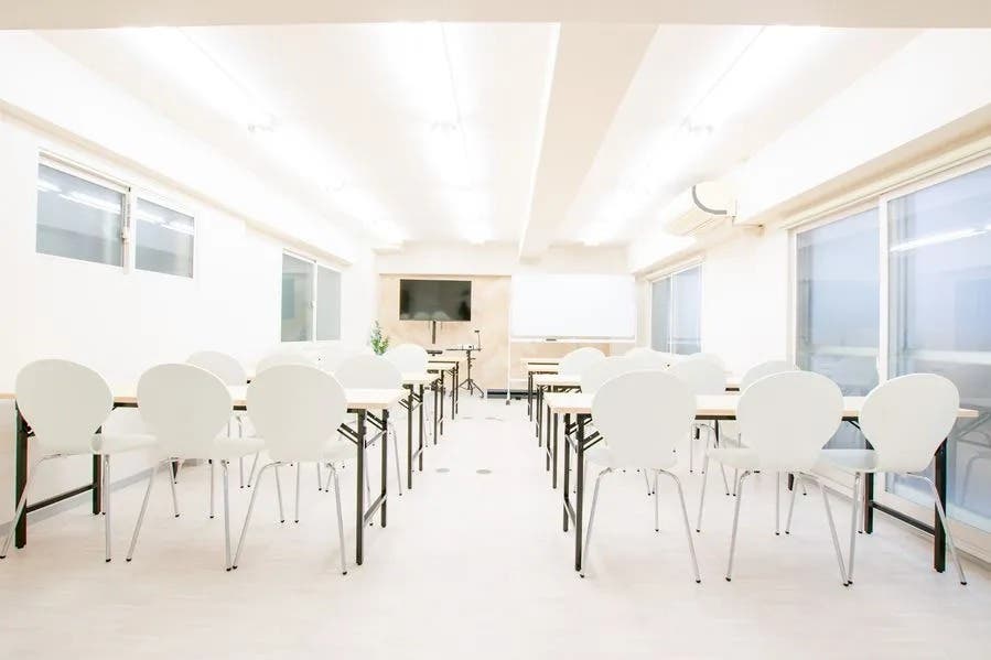 【五反田駅3分】限定価格🉐100㌅大型スクリーン/着席34名/会議/セミナー/教室/食事会/勉強会/ボドゲの写真11