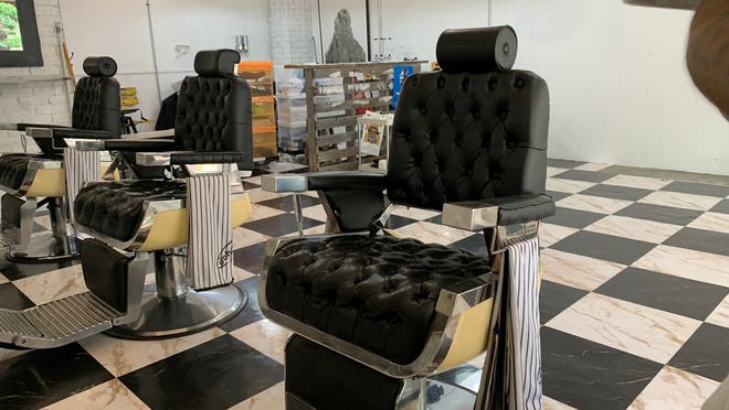 STATE OF MIND “RIGHT CHAIR” 壁側の席の写真3