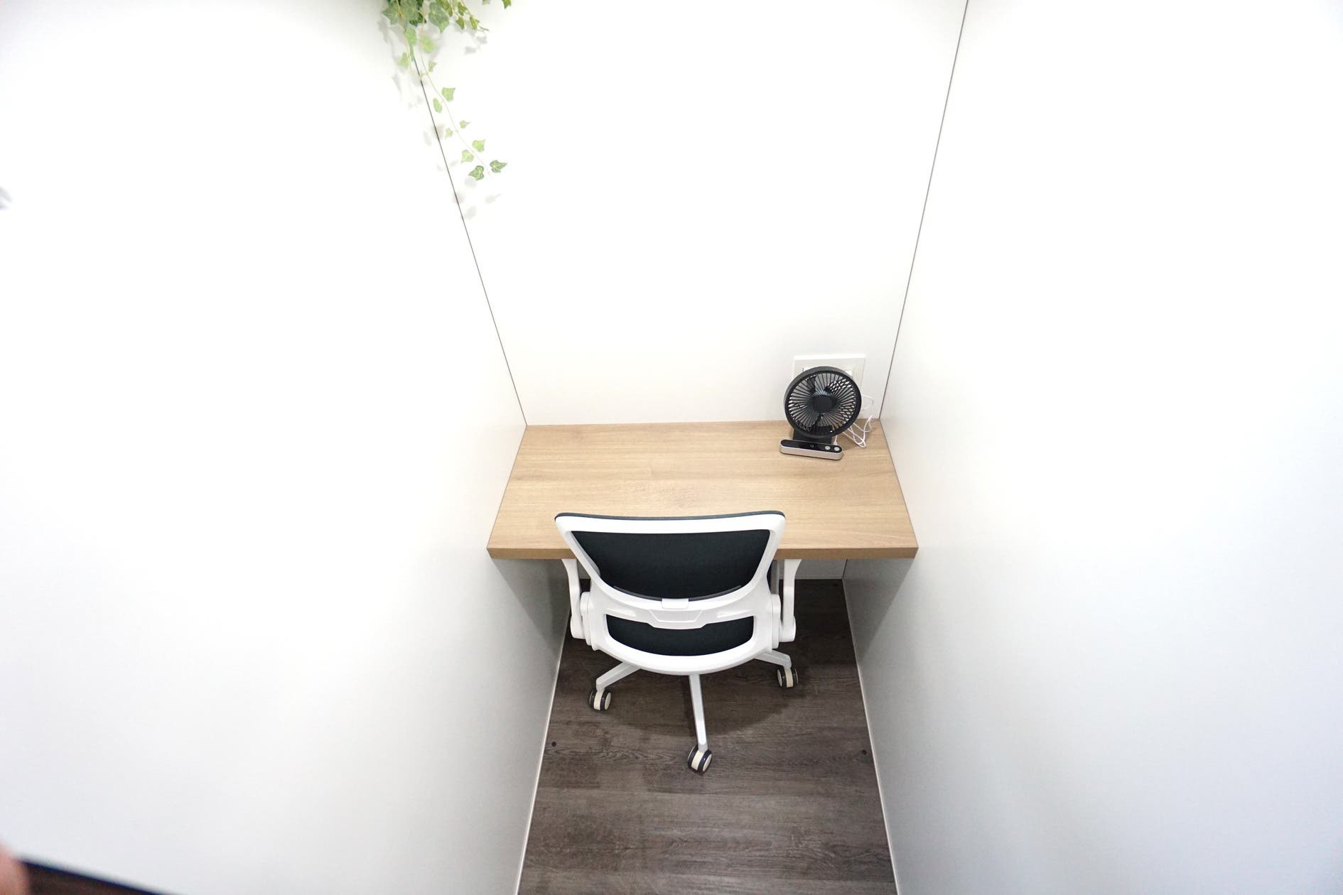 ＜SoloWork飯田橋No.3＞年末感謝価格！24H🈺完全個室ブース💼高速光Wi-Fi📶電源🔌テレワーク/ZOOMの写真3