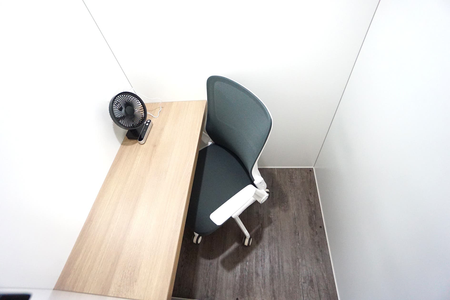 ＜SoloWork飯田橋No.5＞年末感謝価格！24H🈺完全個室ブース💼高速光Wi-Fi📶電源🔌テレワーク/ZOOMの写真3