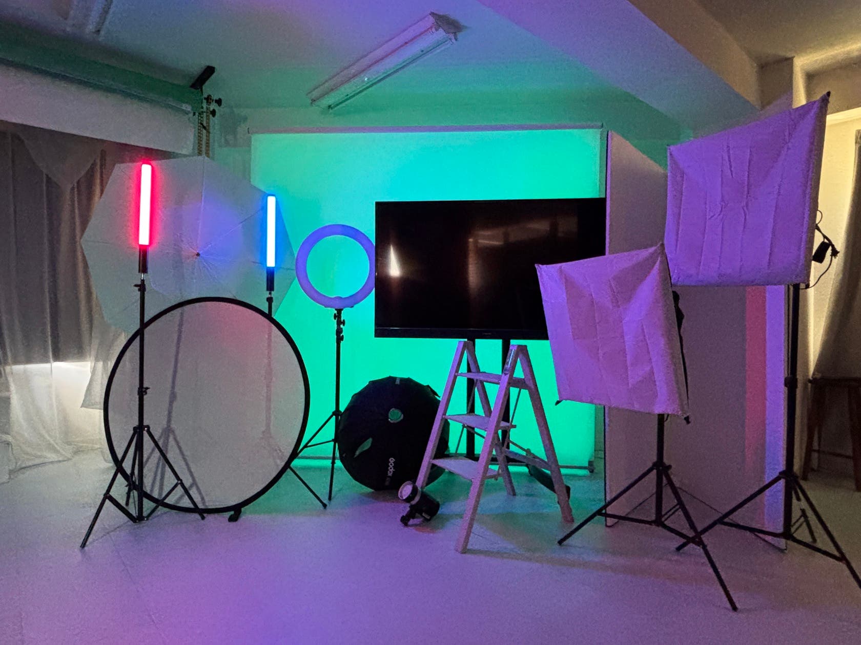 白基調の撮影空間｜動画・ポートレート🌼メイクルーム🪞照明機材💡横浜🌃みなとみらい[32]の写真6