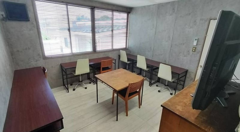【無料駐車場付】ゲーム会から会議・商談、撮影もOKの多目的スペース！50インチ大型ディスプレイ有り