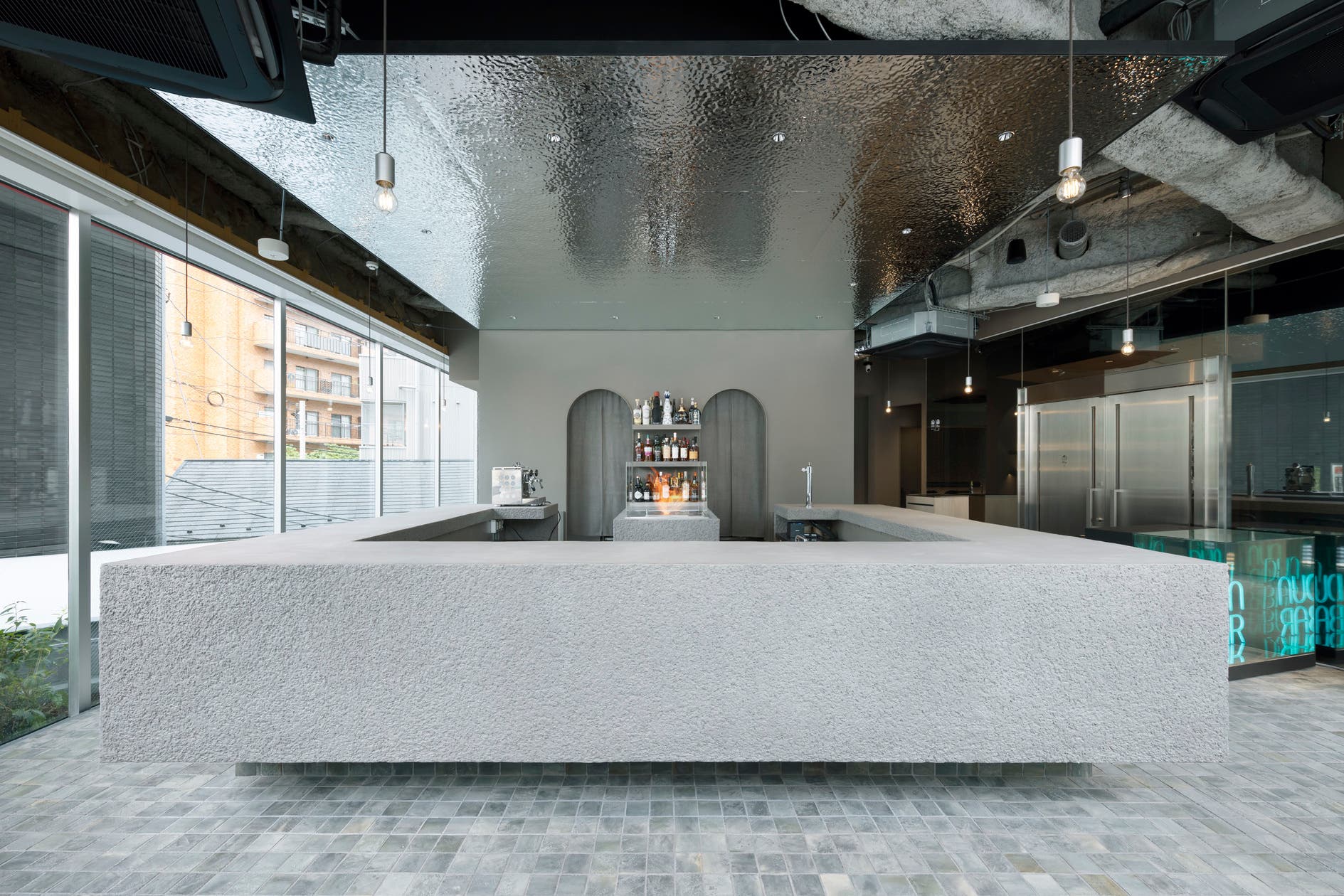 【暖炉のあるモダンなバー】目黒駅5分◆貸切パーティ/撮影/女子会/飲み放題ありの写真1