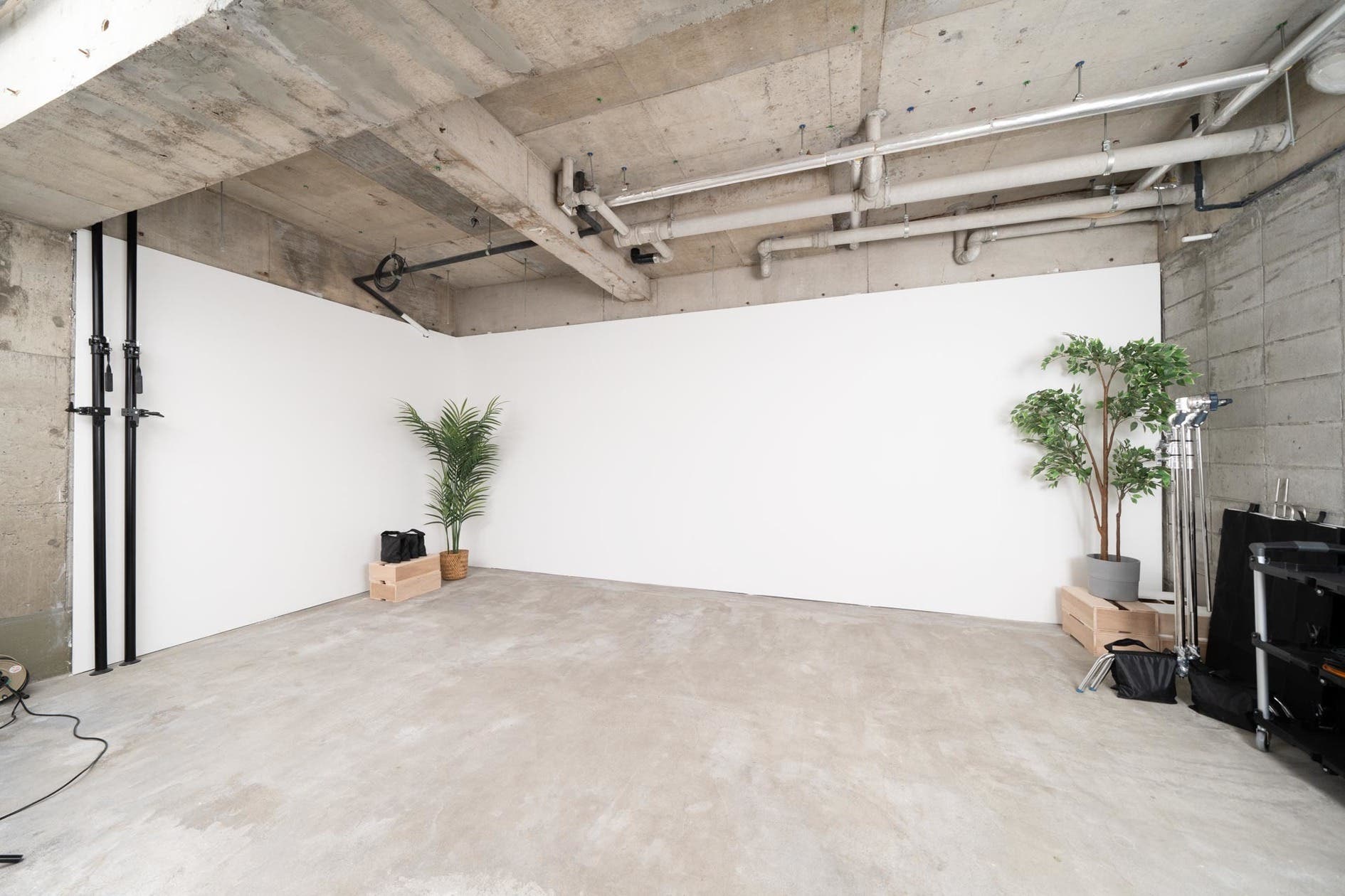 【南阿佐ケ谷駅/徒歩7分】豊富な無料機材！1時間から利用できる防音地下スタジオ｜商用利用OK・撮影・インタビュー収録に最適の写真3