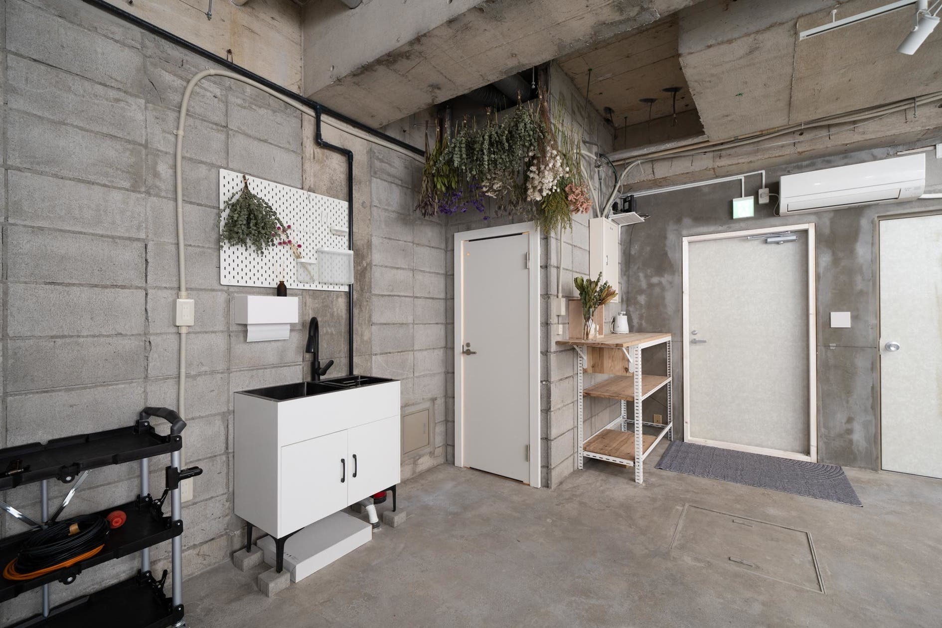 【南阿佐ケ谷駅/徒歩7分】豊富な無料機材！1時間から利用できる防音地下スタジオ｜商用利用OK・撮影・インタビュー収録に最適の写真5