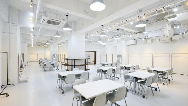 大阪・心斎橋、南船場にある展示会場。 飾らずに佇む、白を基調としたシンプルな空間。の写真4