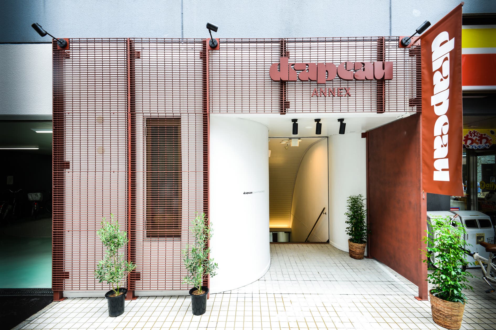 大阪・心斎橋、南船場にある展示会場。 飾らずに佇む、白を基調としたシンプルな空間。の写真9