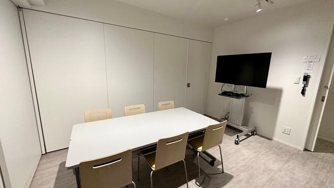 <2階 FUJI>新宿三丁目駅徒歩2分🚃最大100名収容の会議室🪑光回線Wi-Fi📶プロジェクター🎥会議/セミナー/研修の写真9