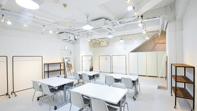 大阪・心斎橋、南船場にある展示会場。 飾らずに佇む、白を基調としたシンプルな空間。の写真6