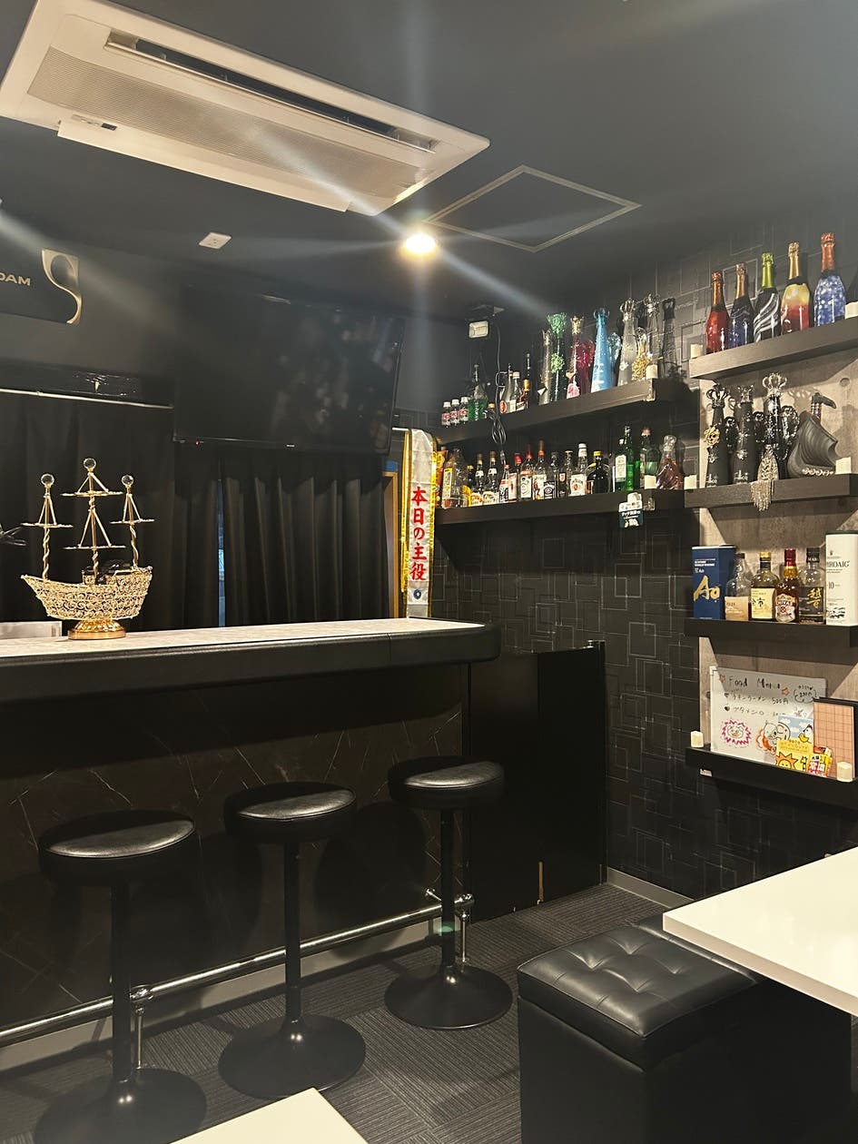 池袋駅徒歩4分のカラオケバーの写真2