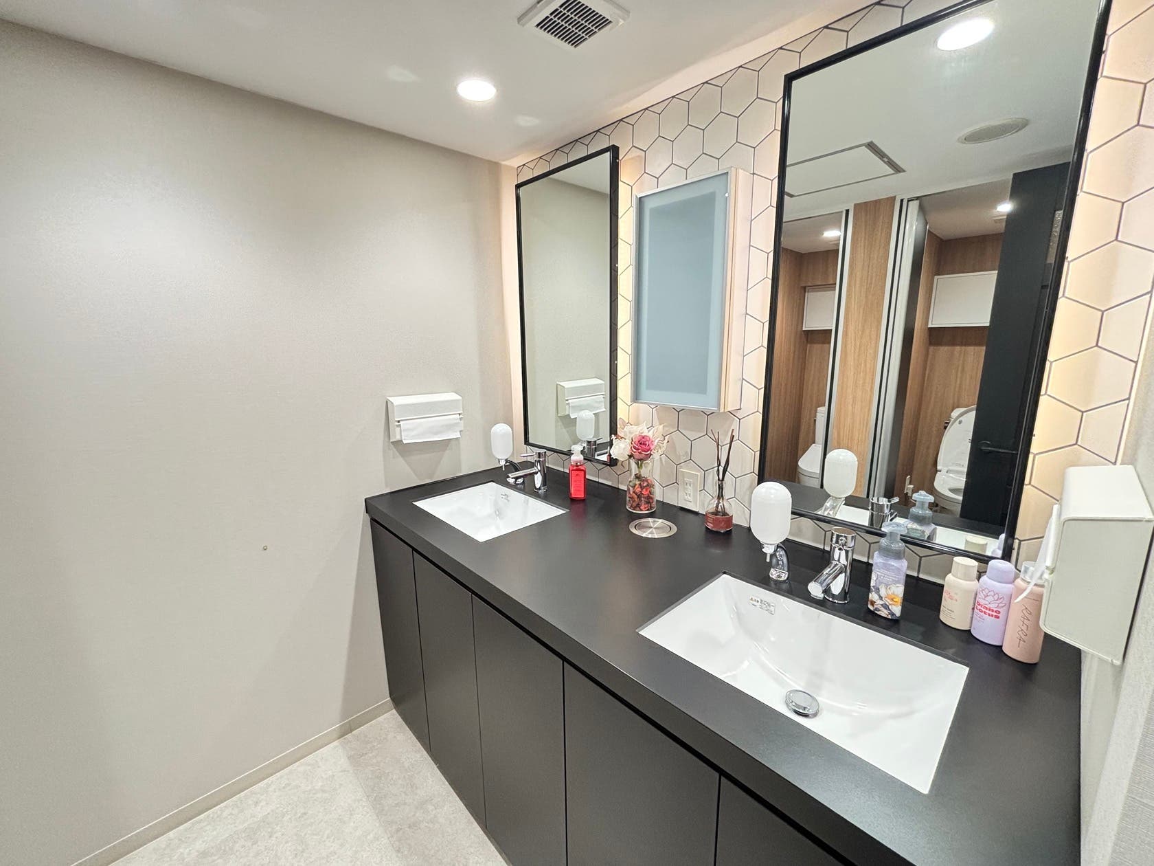 Room7　瑞江駅徒歩2分　エアコン付き完全個室　受付スタッフ常駐/Wi-Fi完備/テレワーク/ゆったりソファの写真11