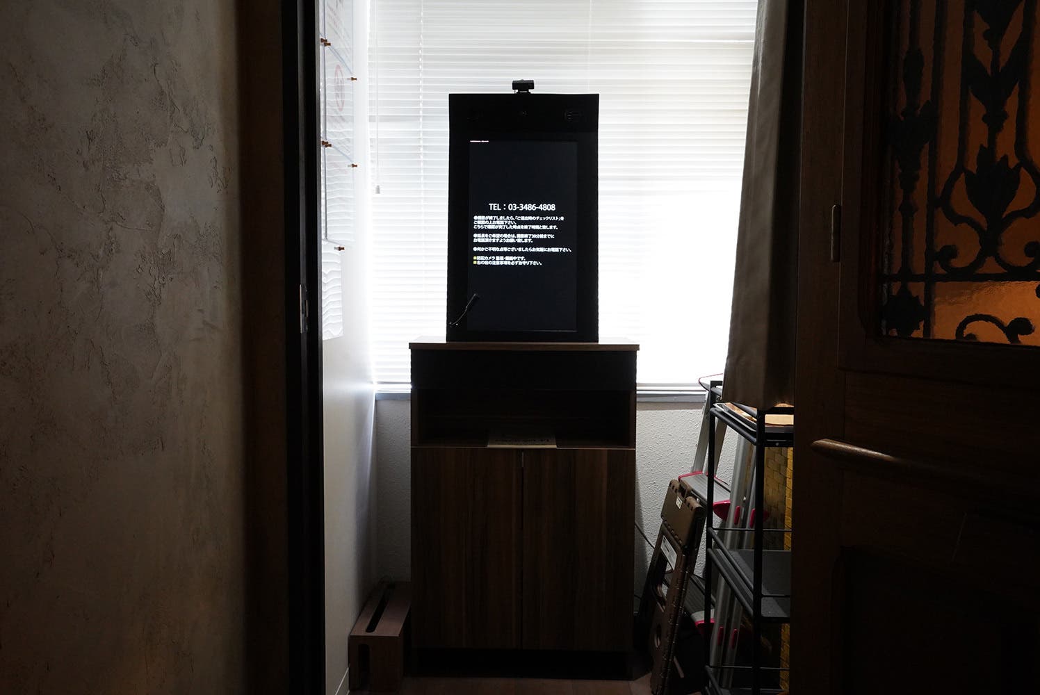 神谷町駅徒歩1分｜英国書斎・白壁・廃墟風グレー壁｜大量の洋書・本棚・家具・雑貨が豊富に揃うアンティーク撮影スタジオ｜自然光◎の写真27