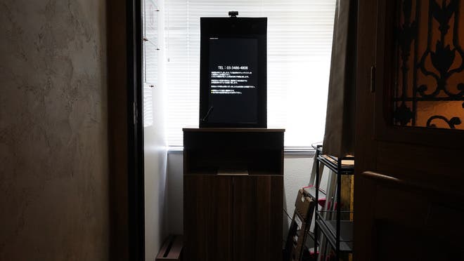 神谷町駅徒歩1分|英国書斎・白壁・廃墟風グレー壁|大量の洋書・本棚・家具・雑貨が豊富に揃うアンティーク撮影スタジオ|自然光◎の写真27