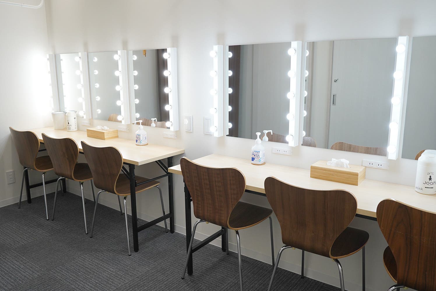 神谷町駅徒歩1分｜英国書斎・白壁・廃墟風グレー壁｜大量の洋書・本棚・家具・雑貨が豊富に揃うアンティーク撮影スタジオ｜自然光◎の写真28