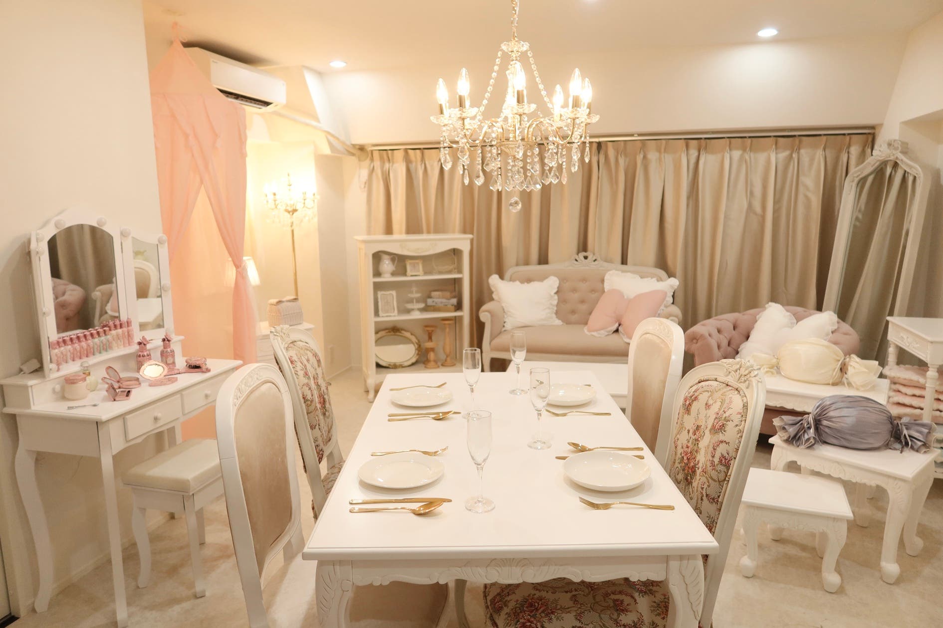 【OPEN特価🉐】新宿推し活🎀自然光 | 2面採光【生誕祭・ポートレート・撮影・配信】ひな壇/ドレッサー付き🪞の写真6