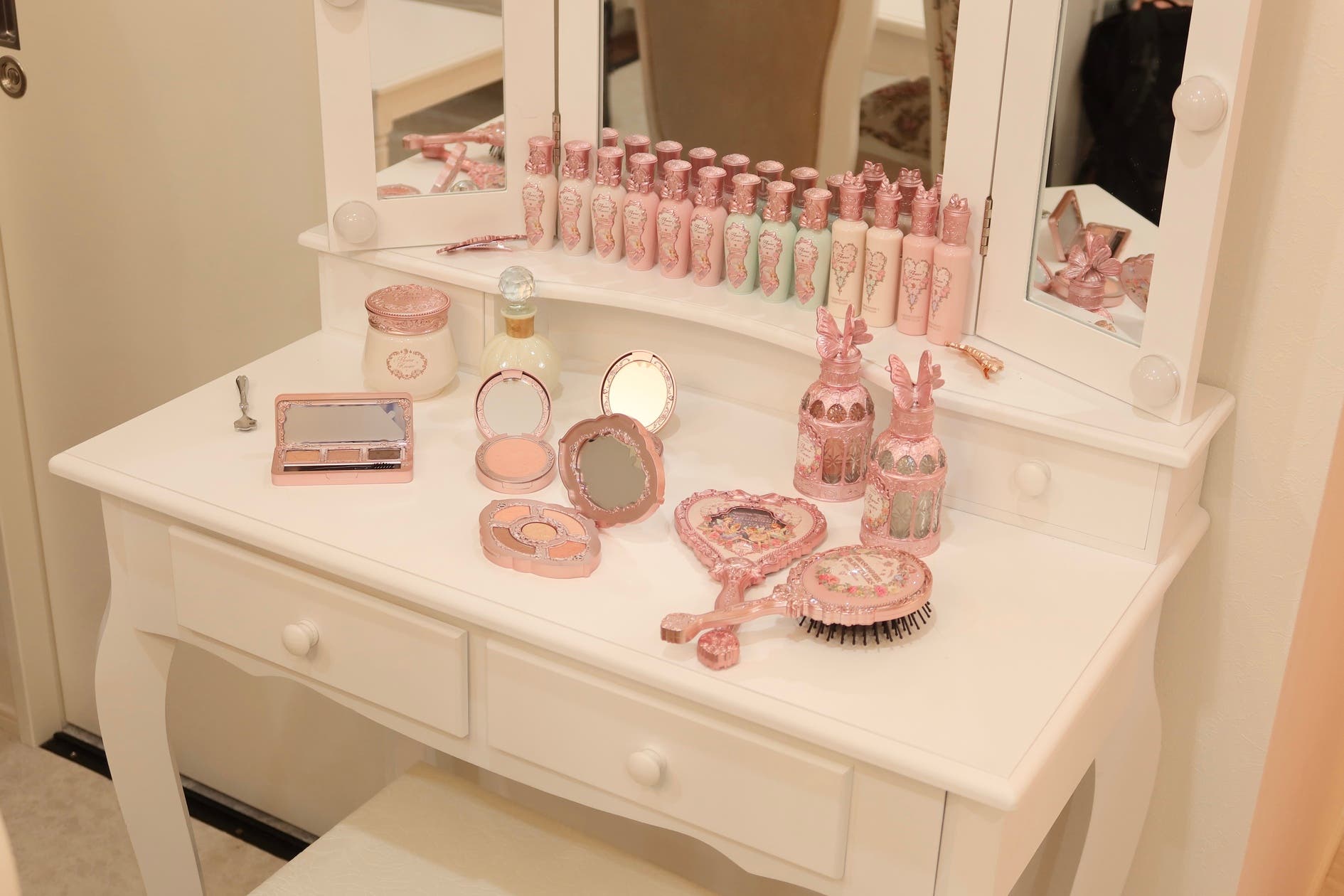 【OPEN特価🉐】新宿推し活🎀自然光 | 2面採光【生誕祭・ポートレート・撮影・配信】ひな壇/ドレッサー付き🪞の写真4