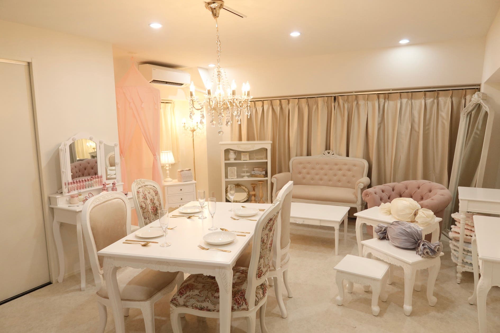 【OPEN特価🉐】新宿推し活🎀自然光 | 2面採光【生誕祭・ポートレート・撮影・配信】ひな壇/ドレッサー付き🪞の写真13