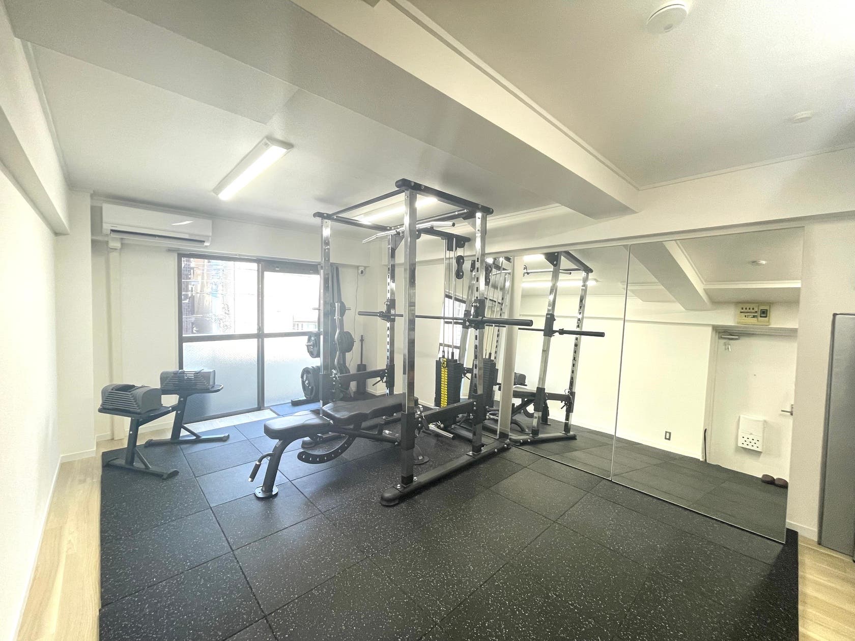 【梅ヶ丘駅4分】使いやすいラットオプション付きラックのレンタルジム　MIYAZAKI GYM梅ヶ丘店の写真1
