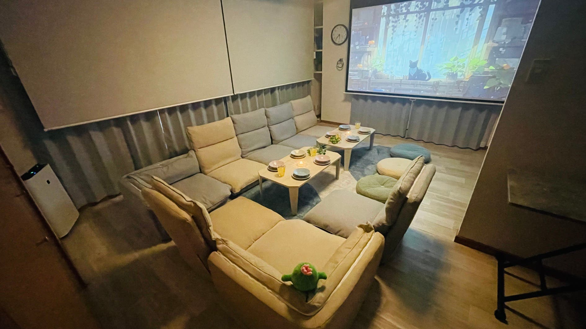 🚃天文館通駅🚶4分✨100㌅大画面プロジェクターで動画見放題❣️女子会🎀デート🥂撮影📷パーティ、ビジネス利用も最適🎤の写真2