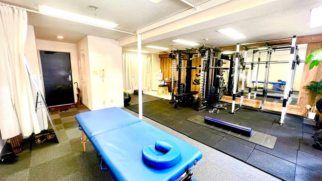 中崎町駅から徒歩5分の広いジムの写真1